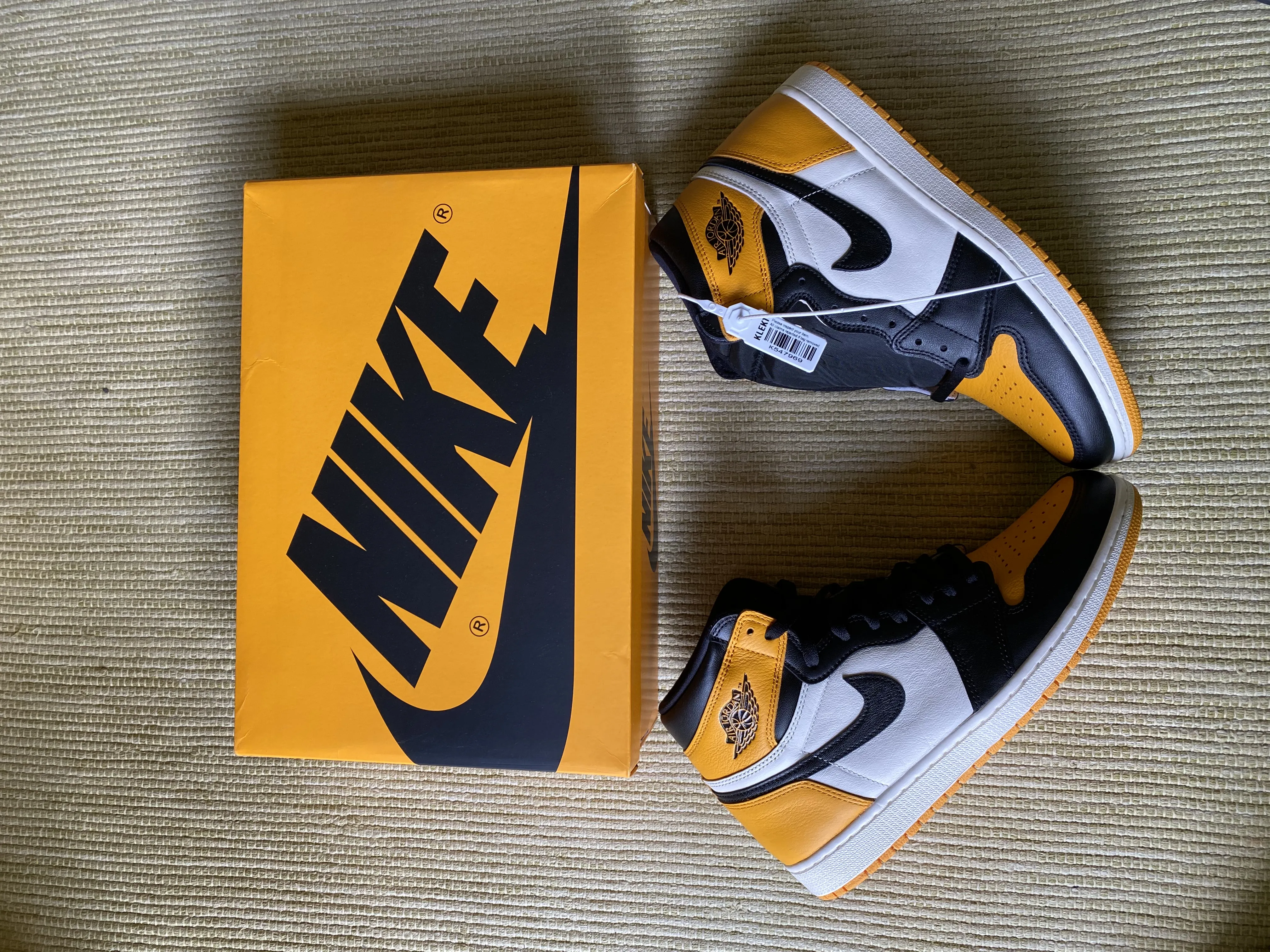 Air Jordan 1 Taxi - HypedRo
