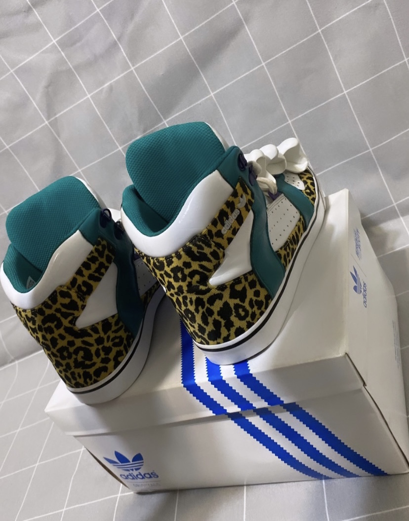 Adidas Jeremy Scott Bones “Flintstones” - HypedRo
